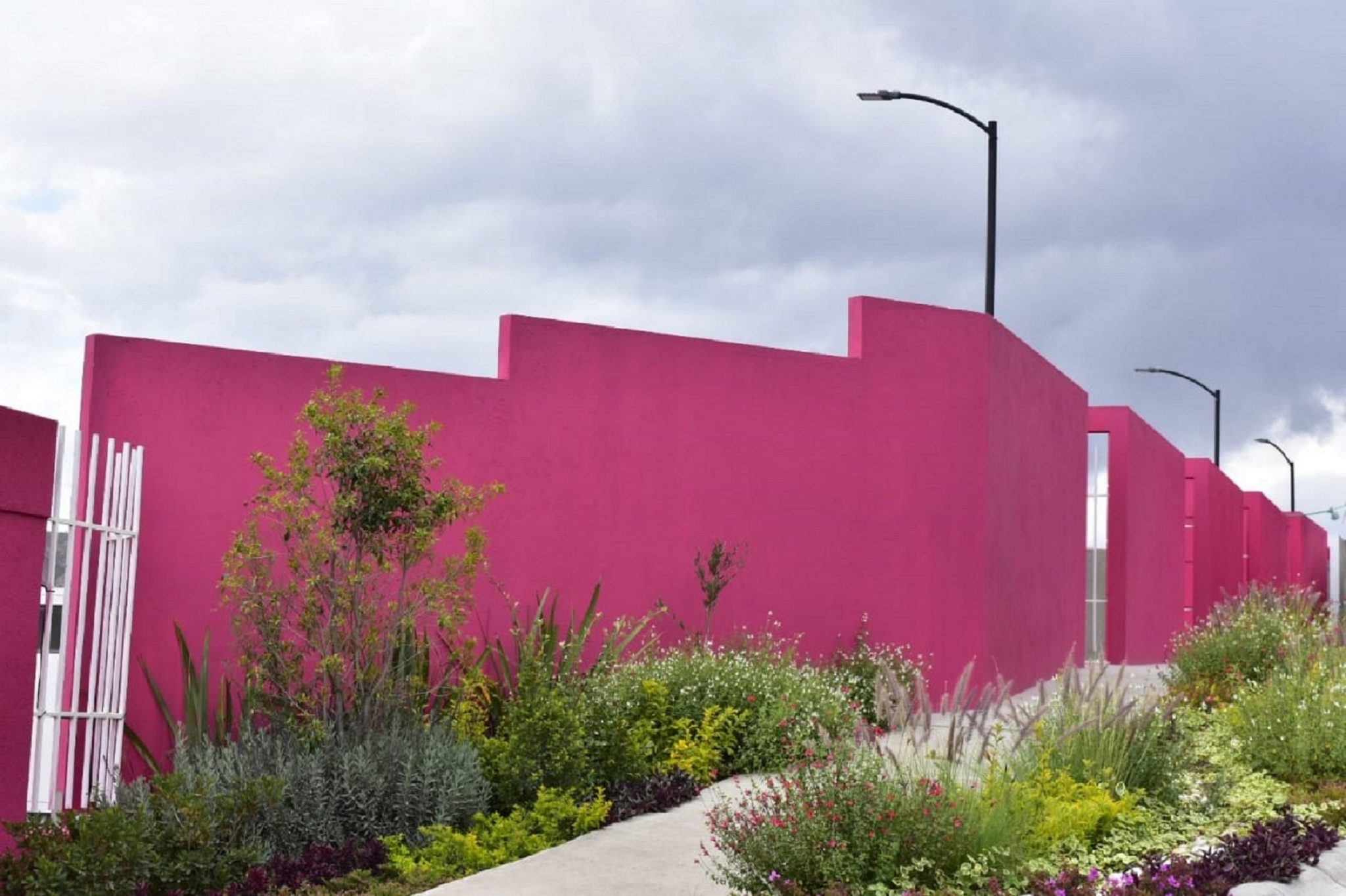 “ROSA MEXICANO”, COLOR QUE SE IMPONE EN EL DISEÑO Y LA ARQUITECTURA ...