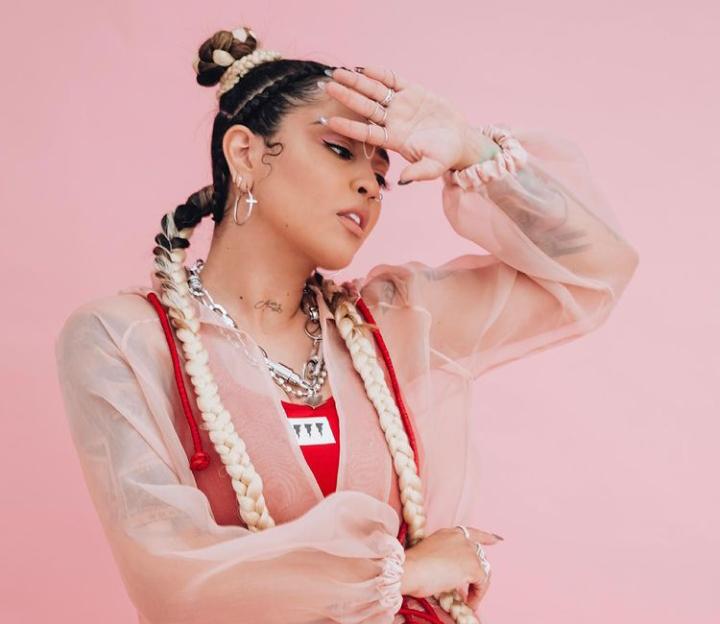 “Se La Pilló”, una canción de Itzza Primera que describe lo falso que ...