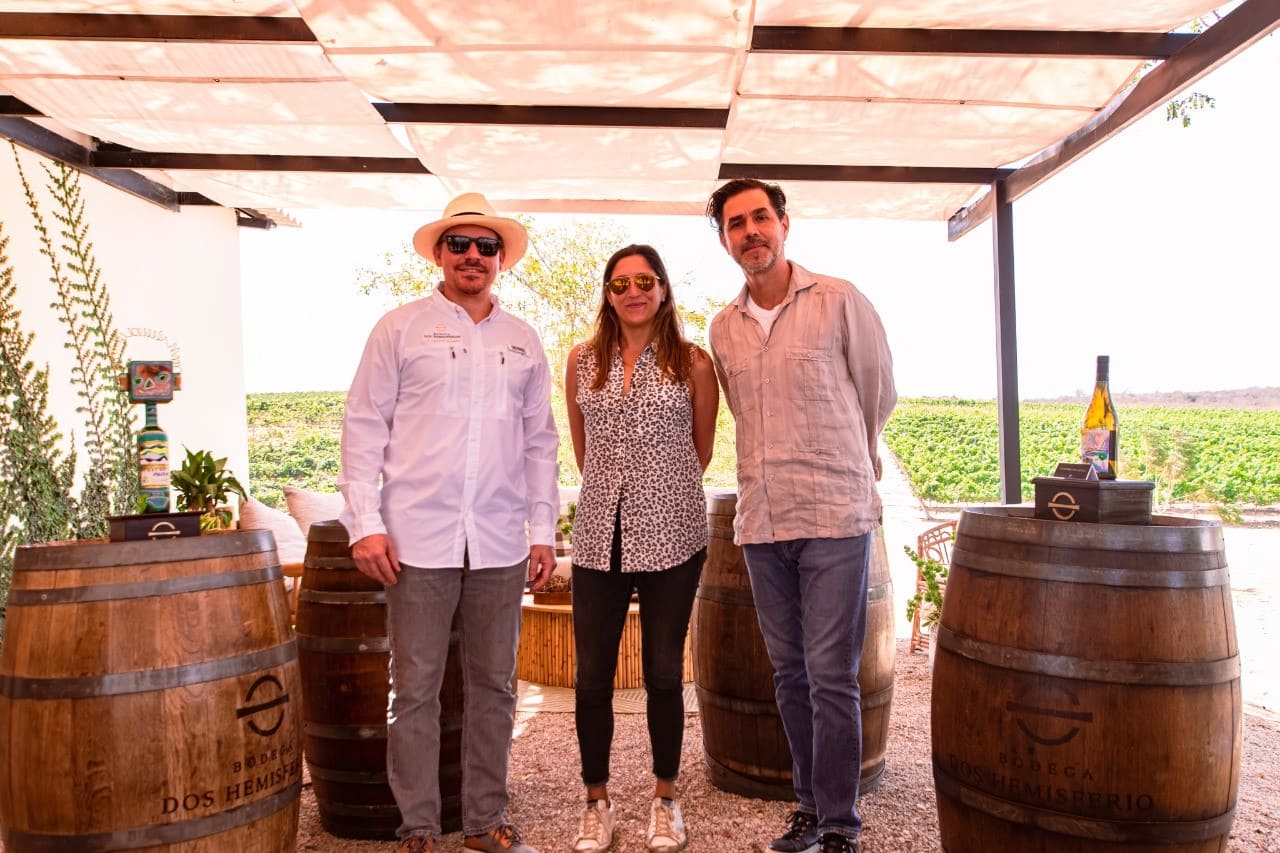 Bodega Dos Hemisferios premia a Lisbeth Carvajal, como parte de su ...