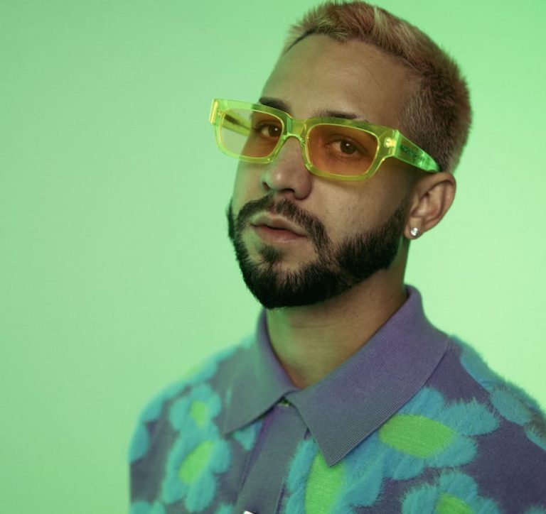 Mora conquista el número 1 con su sencillo “Como Has Estau?” - QUE ONDA ...