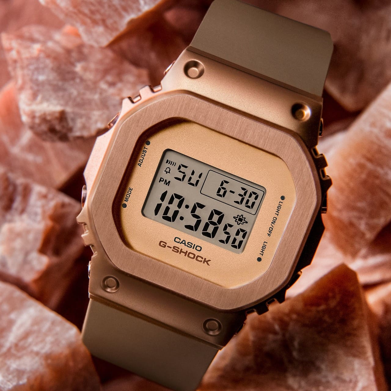 El bronce es el color: G-SHOCK marca una tendencia para Outfits Y2K ...
